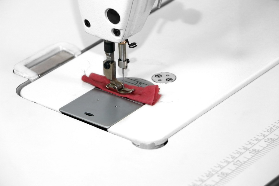 Encore 8700 Industrial Sewing Machine with Table & Servo Motor